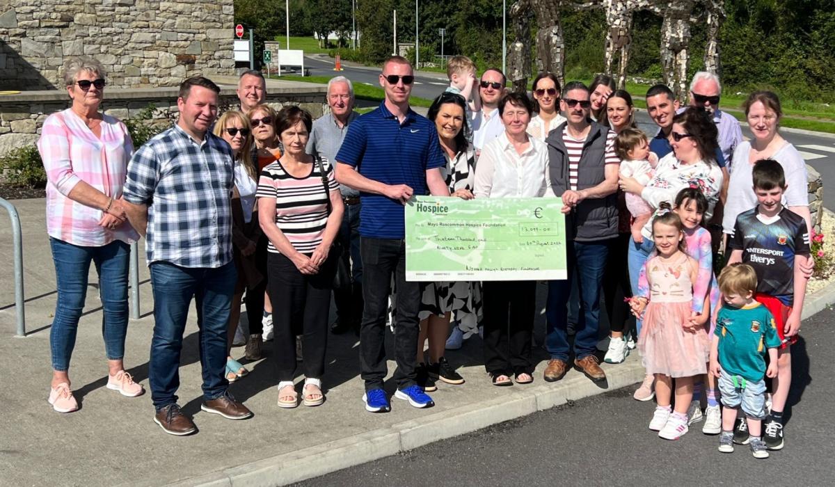 Family of the late Niamh Kelly make presentation to Mayo Roscommon ...