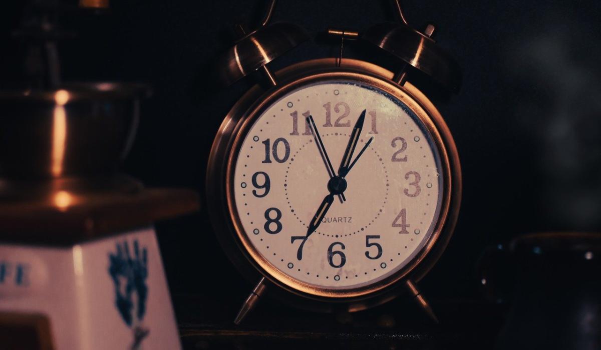 When do clocks go back as Irish people make mistake with phones and ...