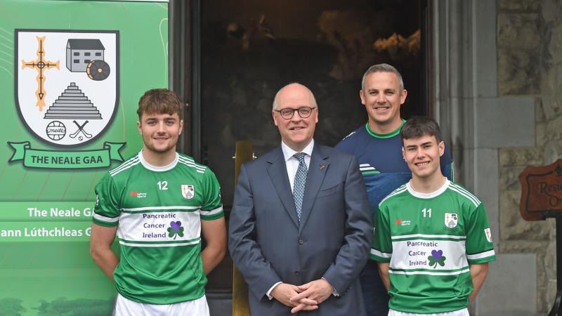 For the love of a special woman - Mayo Live